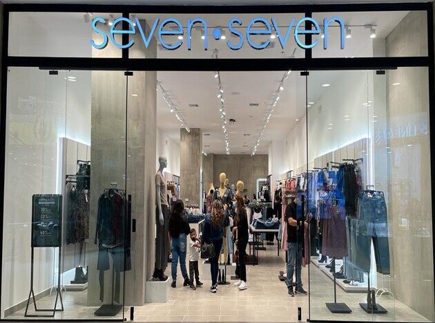 SEVEN SEVEN | Centro Comercial Titan Plaza